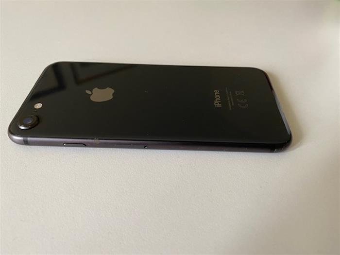 IPHONE 8 64 GB