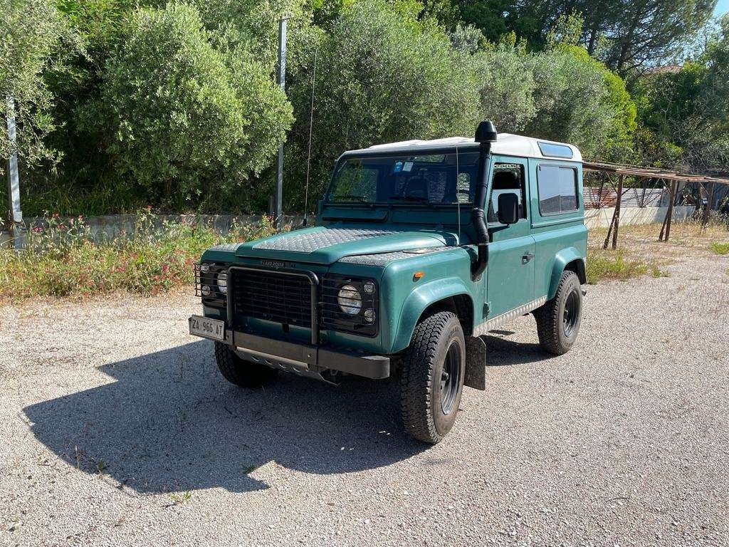 Land Rover Defender