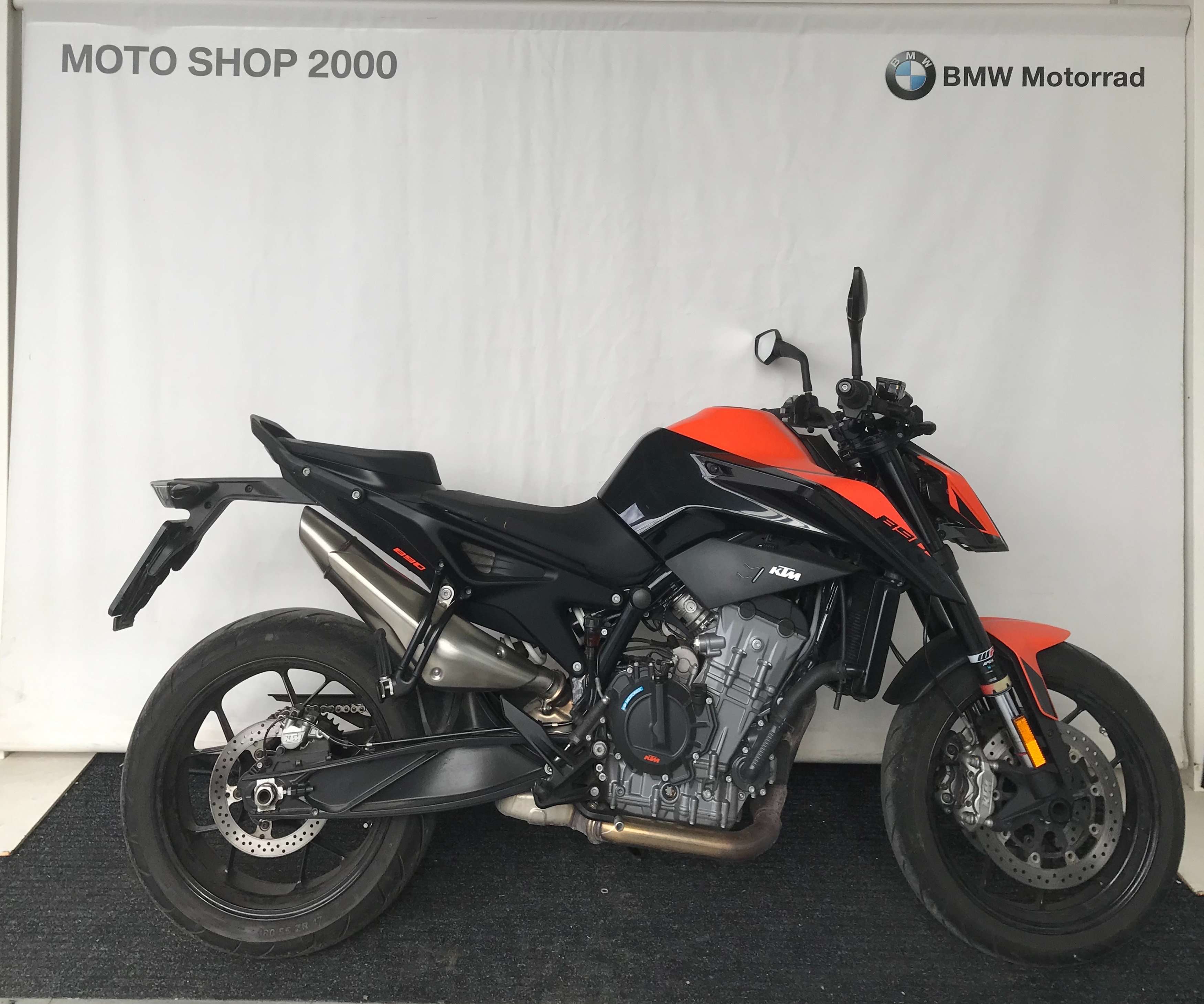 KTM 890 Dukel