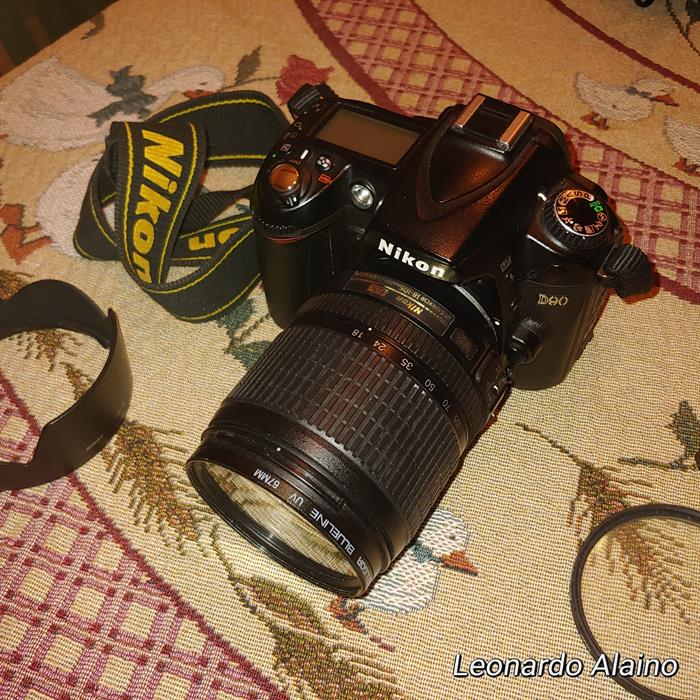 NIKON D90