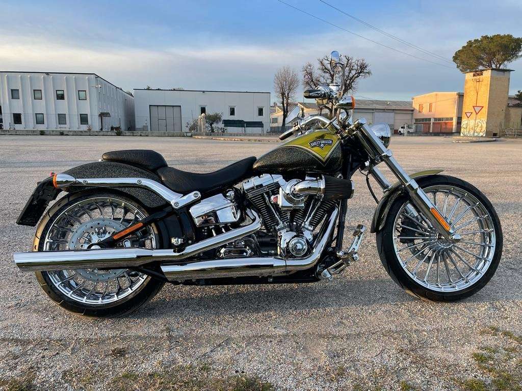 Harley-Davidson CVO Breakout