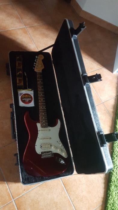 CHITARRA ELETTRICA FENDER STRATOCASTER