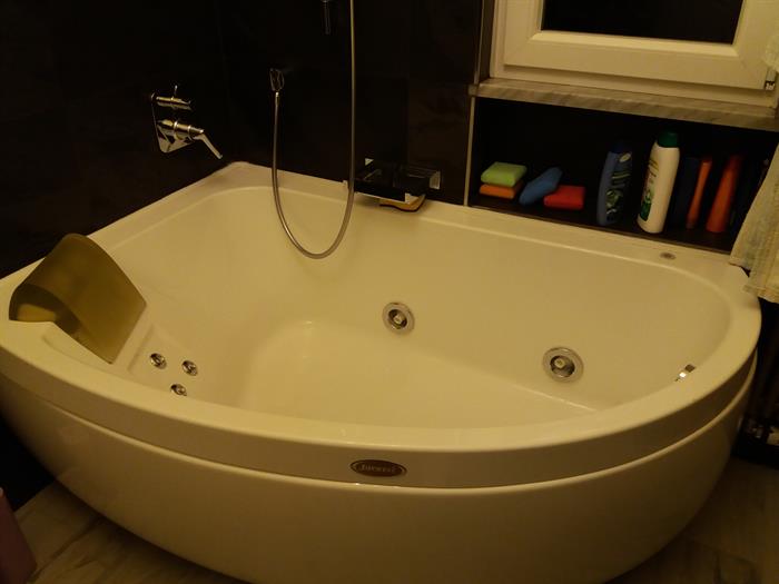 VASCA IDROMASSAGGIO JACUZZI