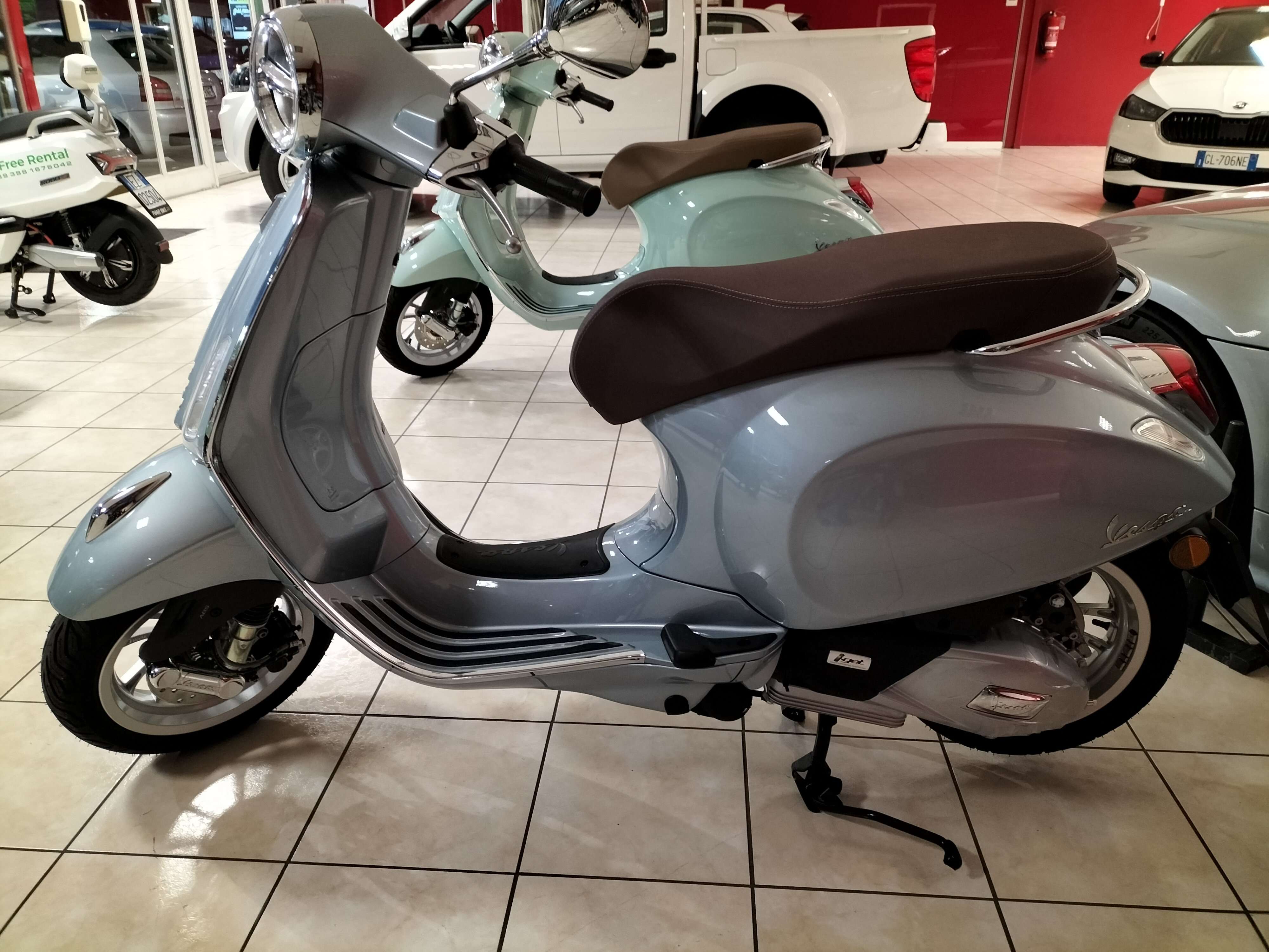 Vespa Primavera 125NOLEGGIO DA 450 EURO AL MESE