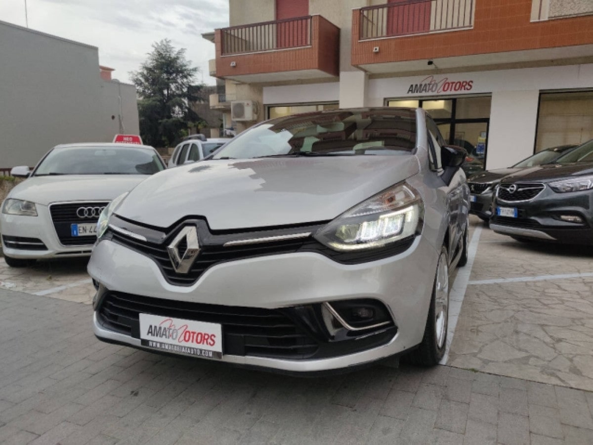 RENAULT Clio 1.5 dci Moschino Zen 90cv