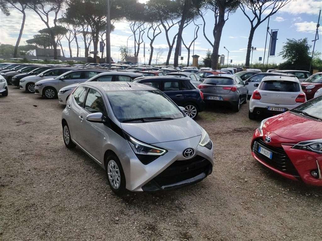 Toyota Aygo1.0 VVT-i x-play TELECAMERA,CARPLAY,CRUISE