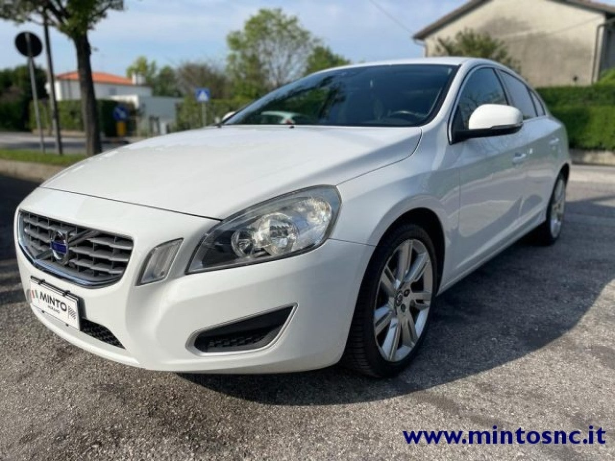 VOLVO S60 (2010-2018) S60 D3 Geartronic Momentum