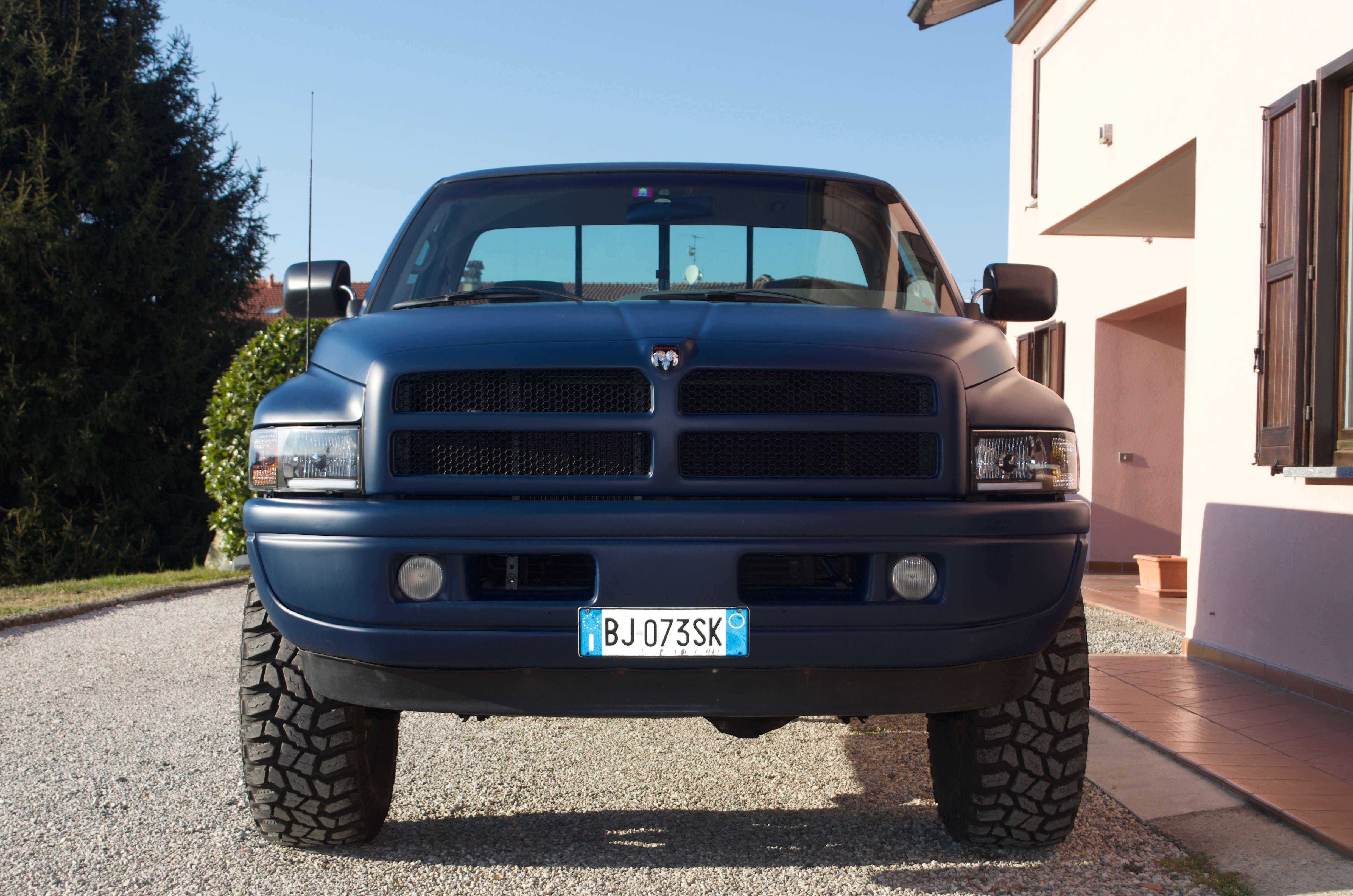 Dodge RAM1500 slt V8 magnum