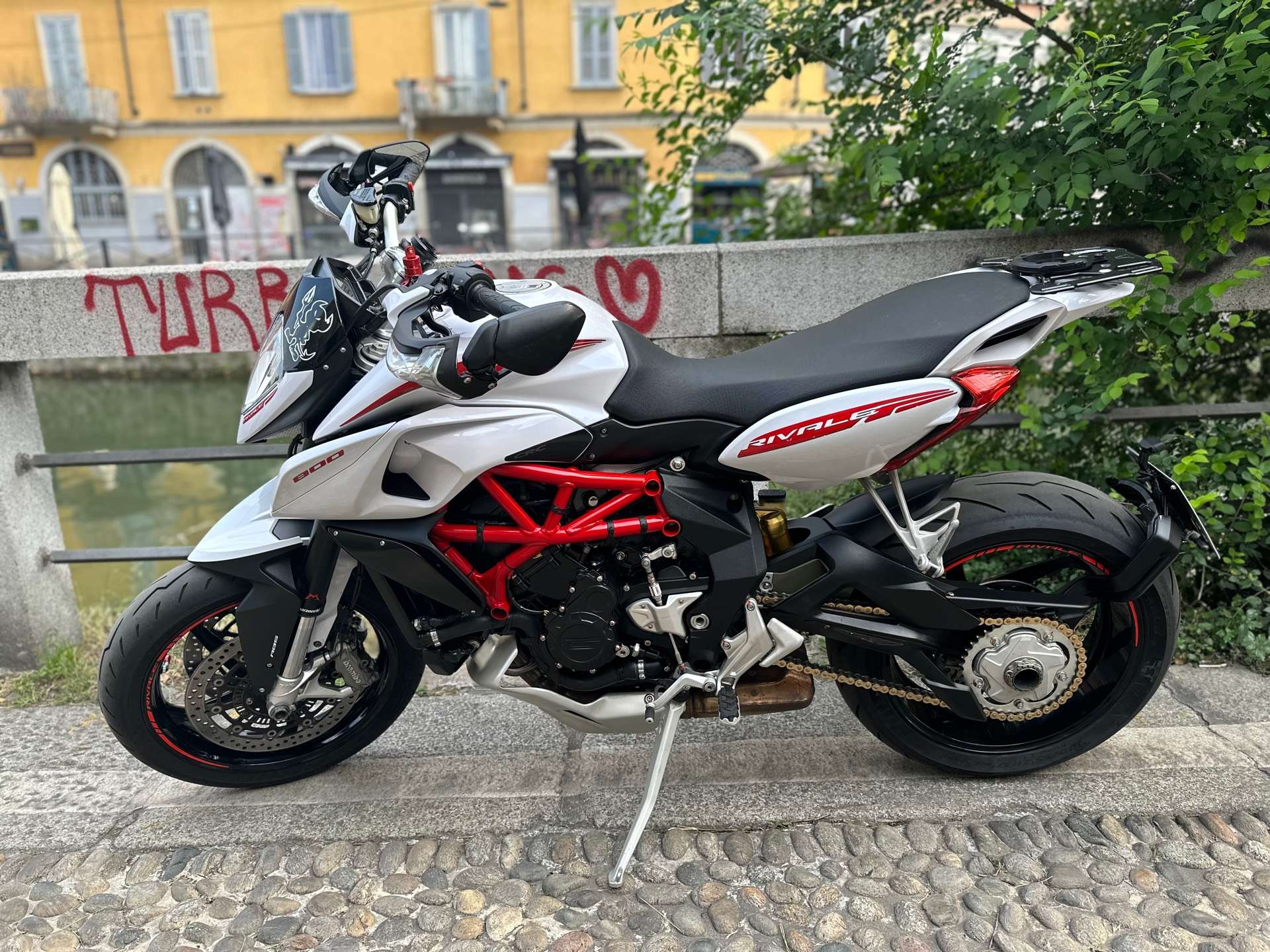 MV Agusta Rivale 800