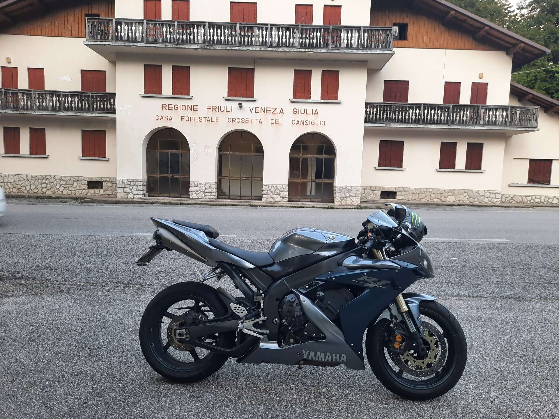 Yamaha YZF-R1