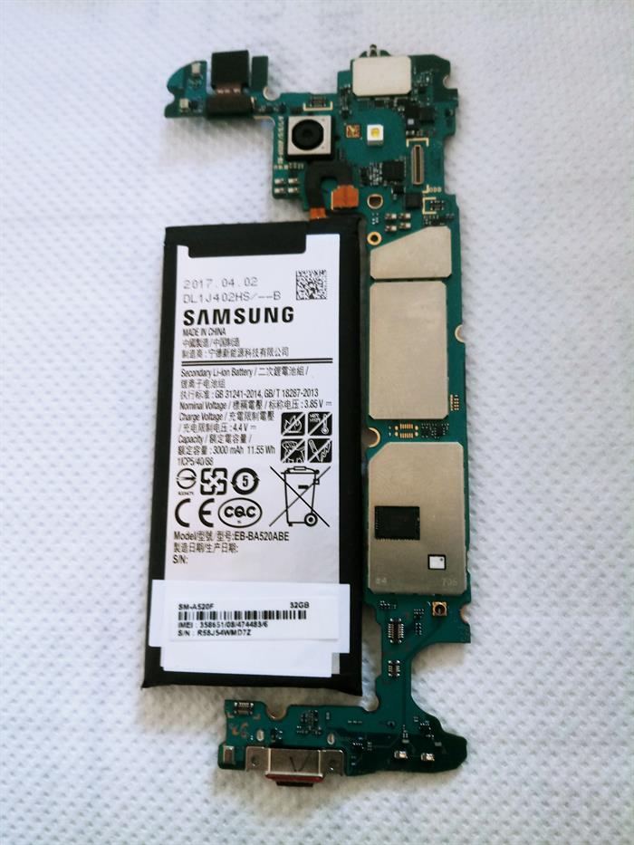 SAMSUNG SM-A520F 32 GB