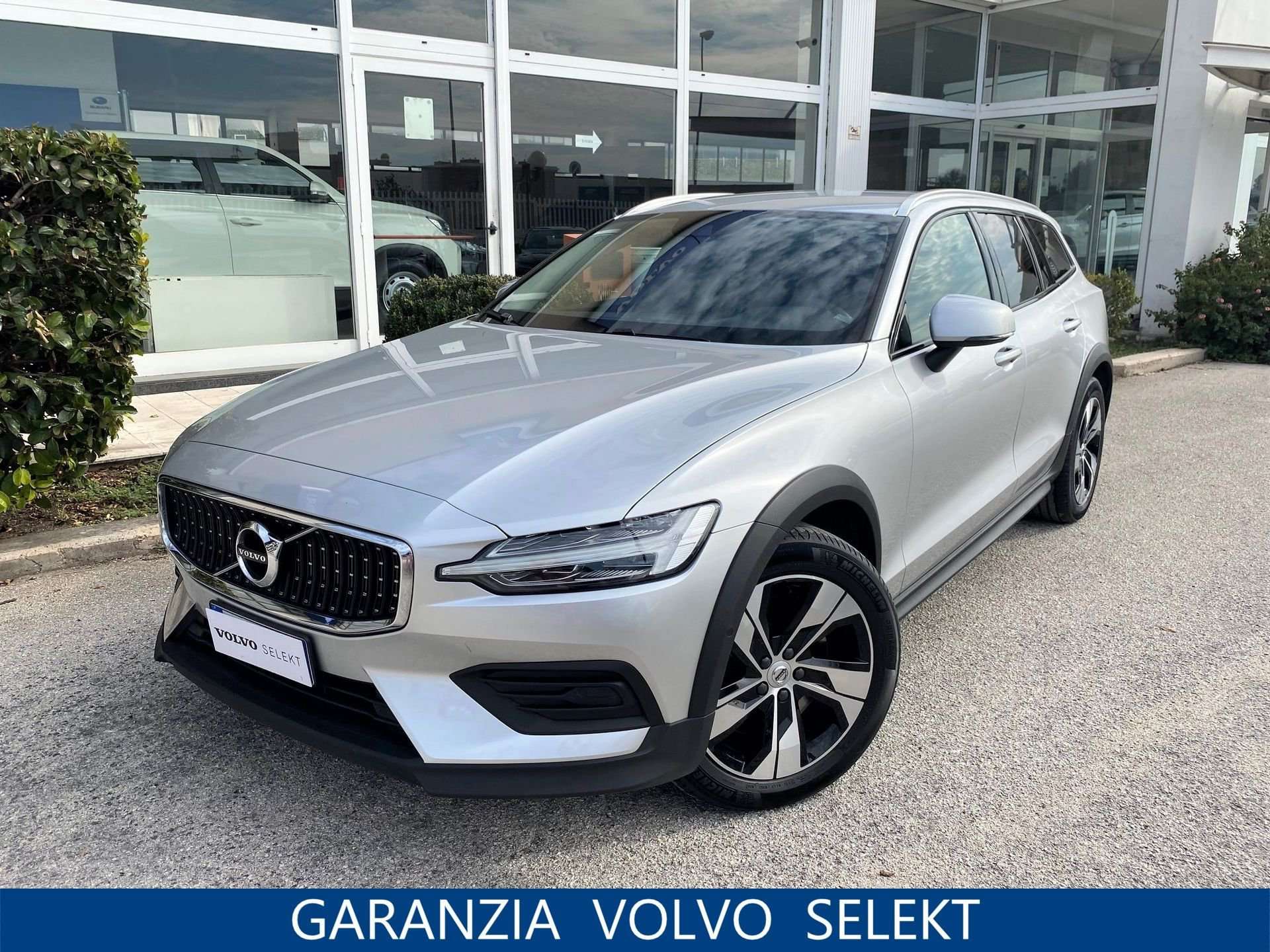 Volvo V60 Cross CountryD4 190 CV AWD Automatica NAVI LED Business Plus