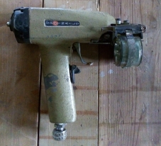 Sparachiodi Spotnails mod. 9808L BRAD ad aria compressa perfettamente funzionante con caricatore esterno