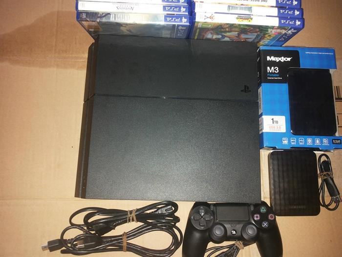 PS4 1TB + 6 GIOCHI + 2 HDD