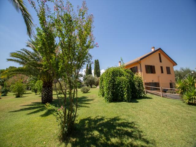 Villa in vendita a loreto aprutino periferia