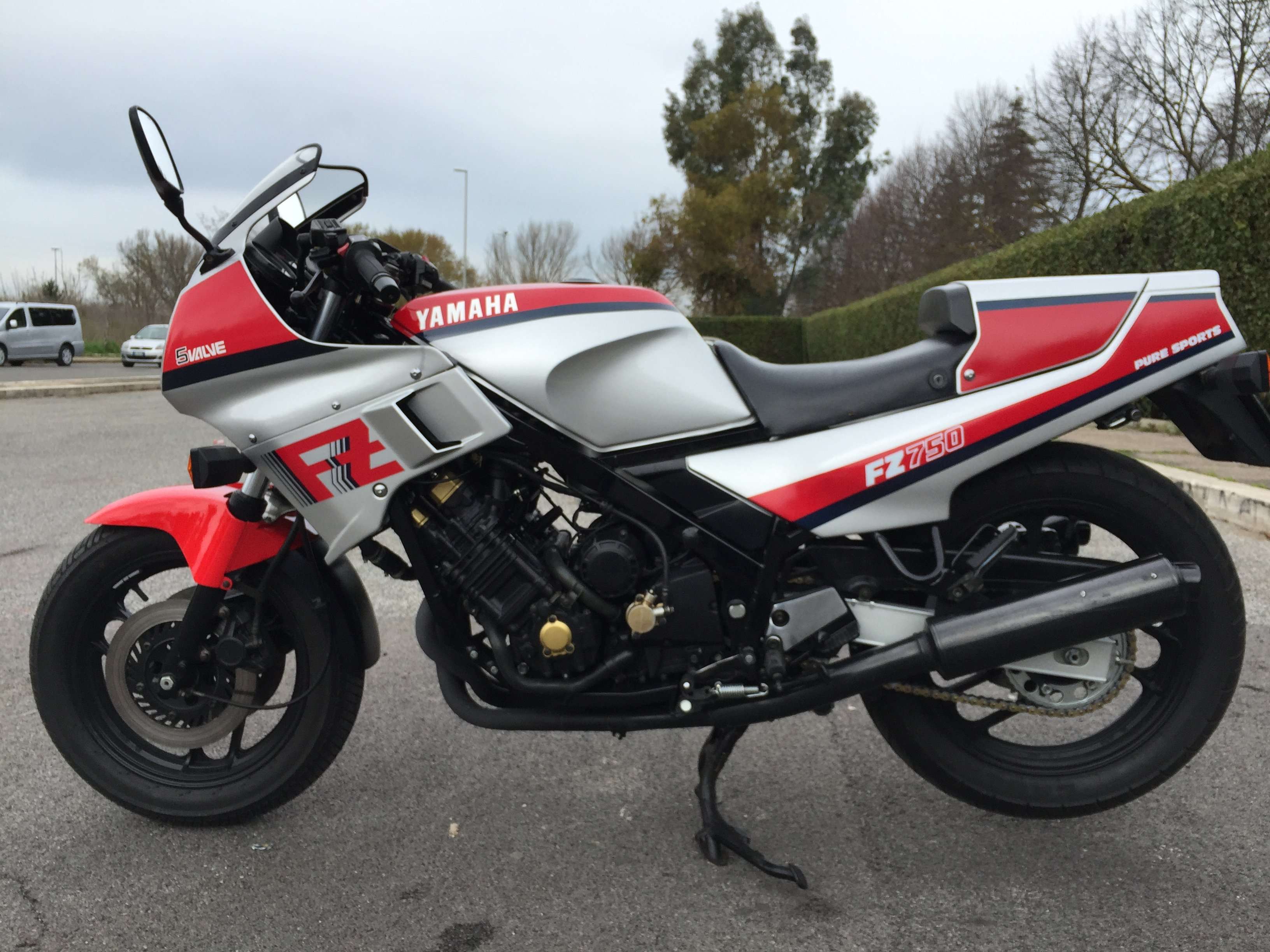 Yamaha FZ 7501FN