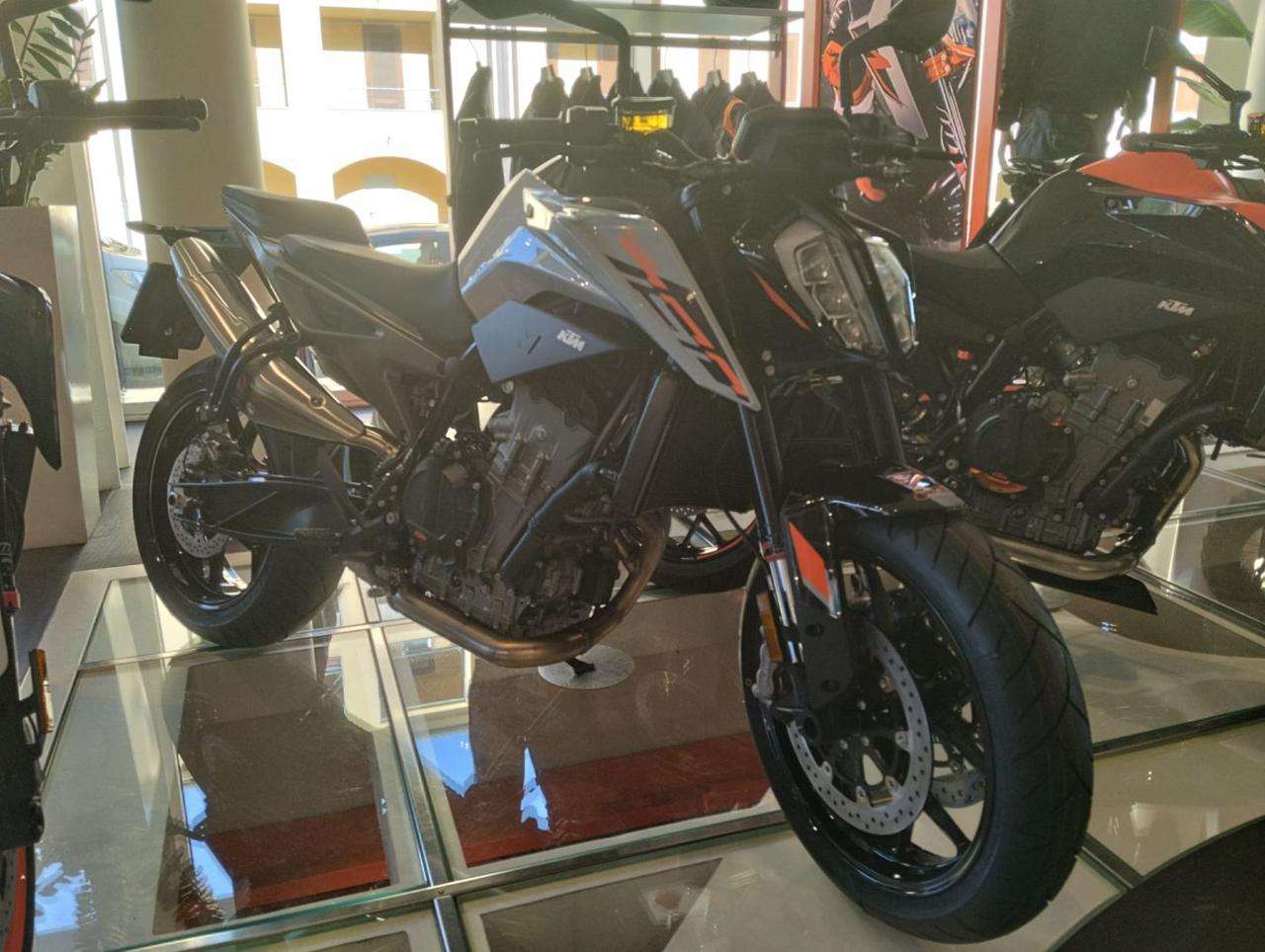 KTM 790 Duke2023