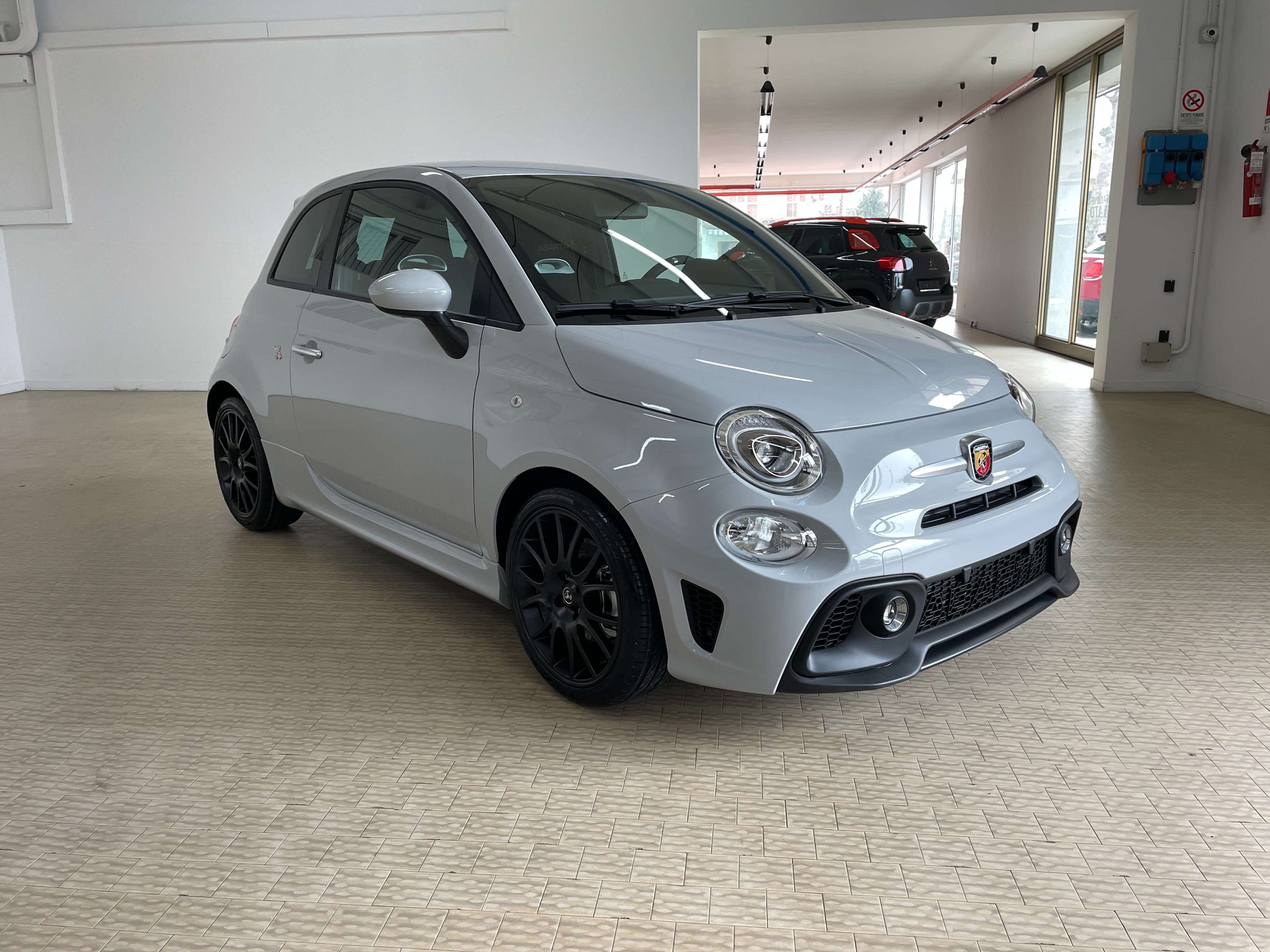 Abarth 5951.4 t-jet 165cv Km0 2023 F595 Grigio Campovolo