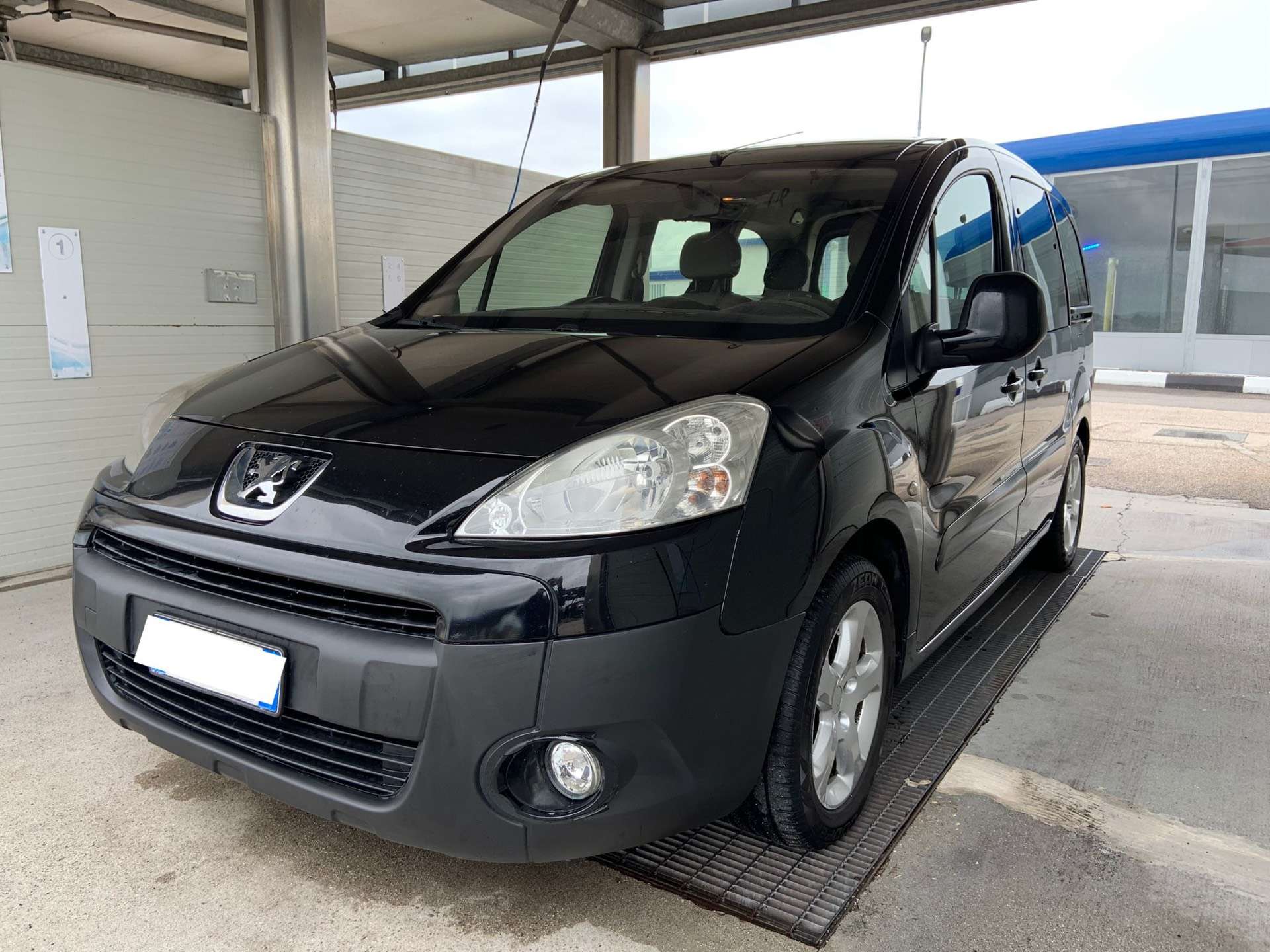 Peugeot PartnerTepee 1.6 hdi Premium 90cv UNIPROPR./NEOPATENTATI