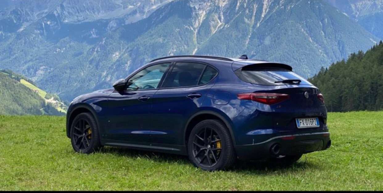 Alfa Romeo StelvioStelvio 2.2 t Business Q4 210cv auto my19