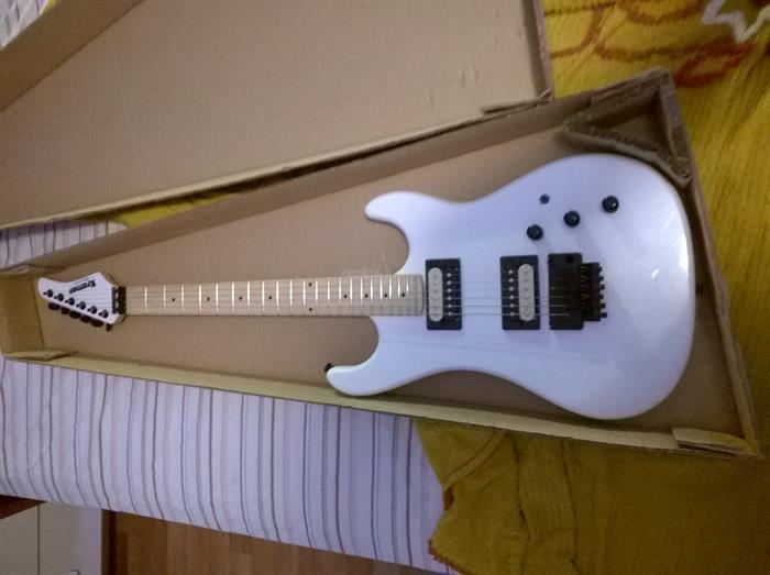 CHITARRA ELETTRICA KRAMER