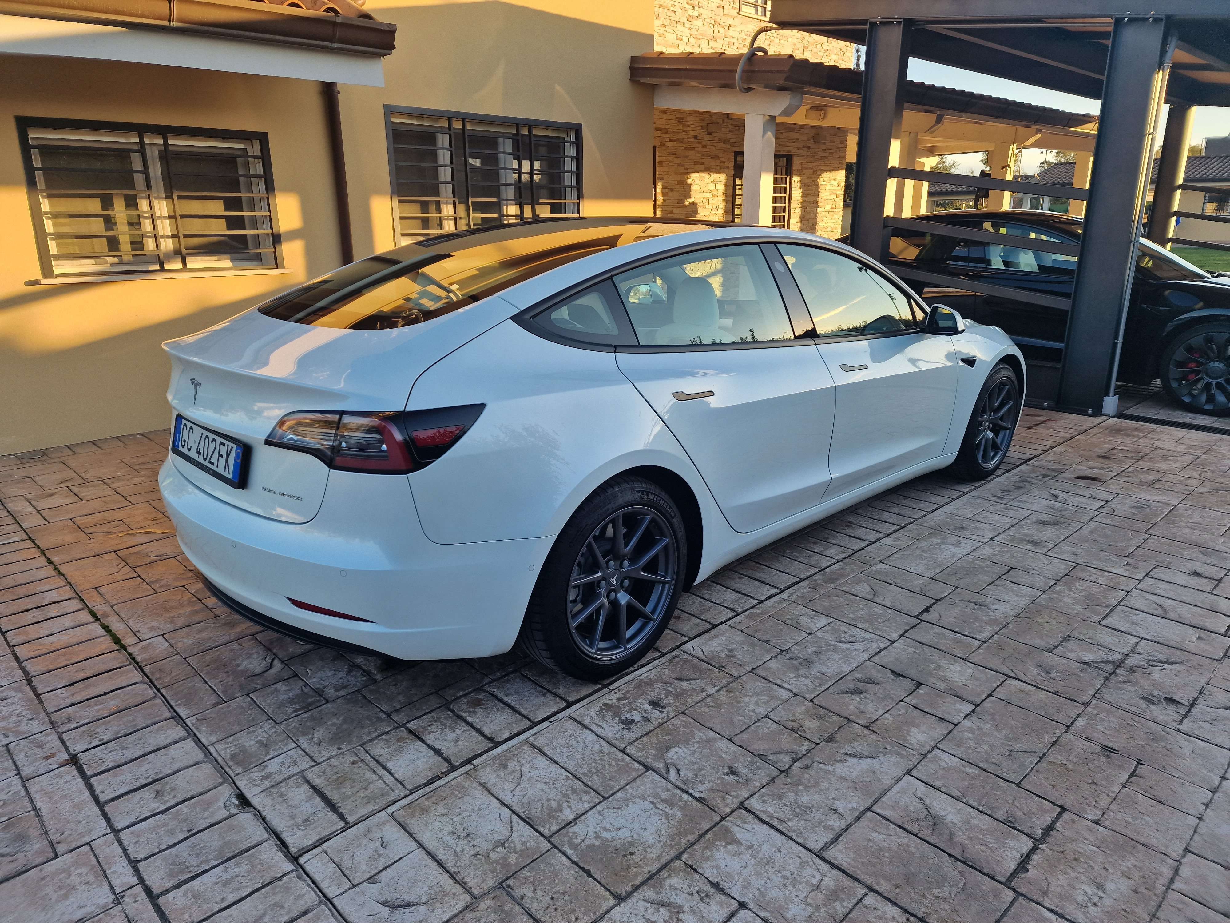 Tesla Model 3Long Range Dual Motor 2021 con Gancio Traino