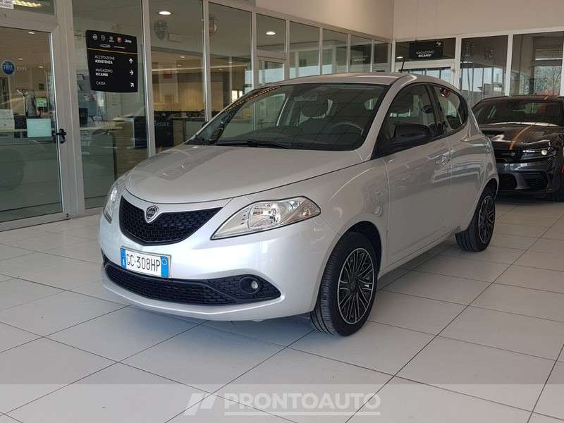 Lancia Ypsilon1.0 firefly hybrid gold s&s 70cv