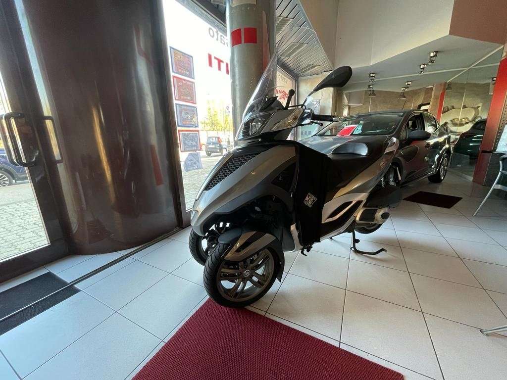 Piaggio MP3 300benzina Come Nuovo Parabrezza e coperta paragambe