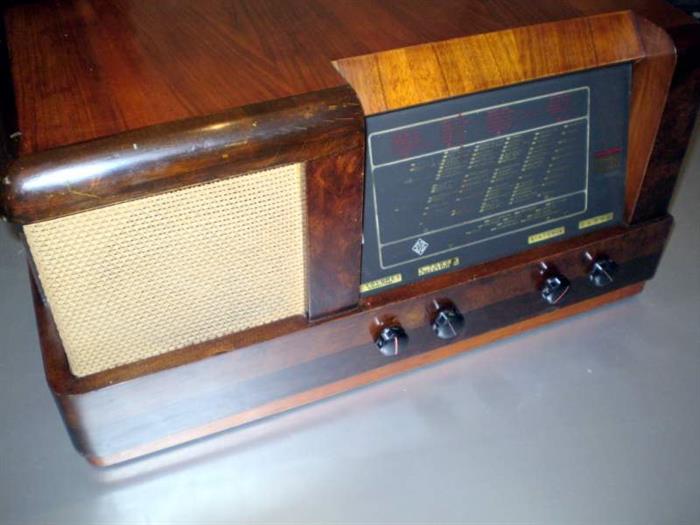 RADIO A VALVOLE D`EPOCA TELEFUNKEN 568 DEL 1938