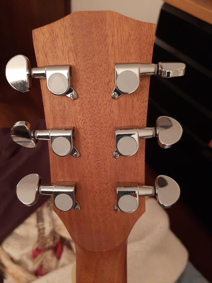 CHITARRA ACUSTICA ELETTRIFICATA MOD. VRMONT