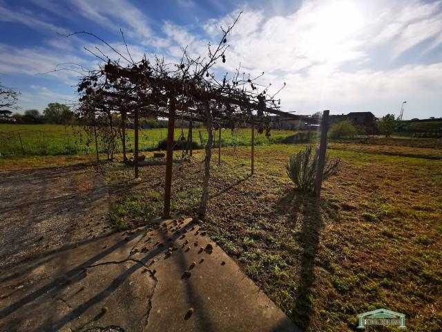 Villetta bifamiliare con giardino