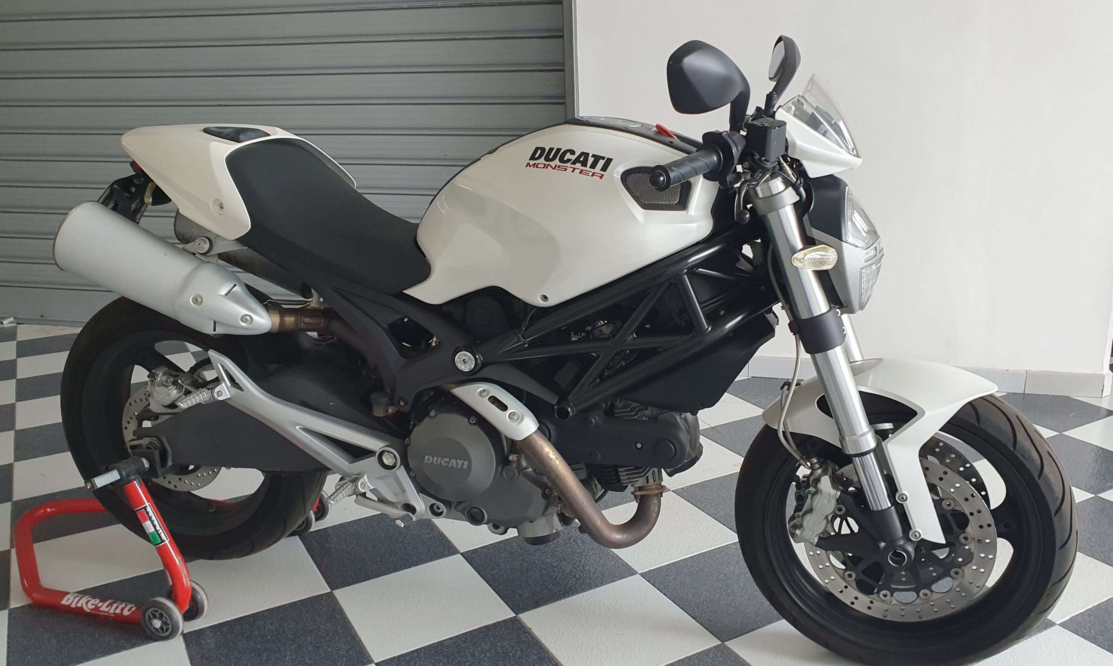 Ducati Monster 696Plus