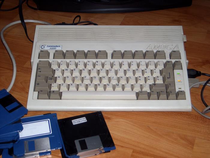 COMMODORE AMIGA 600