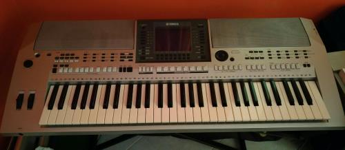 YAMAHA PSR S700