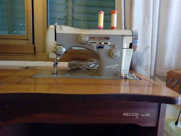 MACCHINA PER CUCIRE NECCHI SUPERNOVA ULTRA MOD.65 ANNO 1959