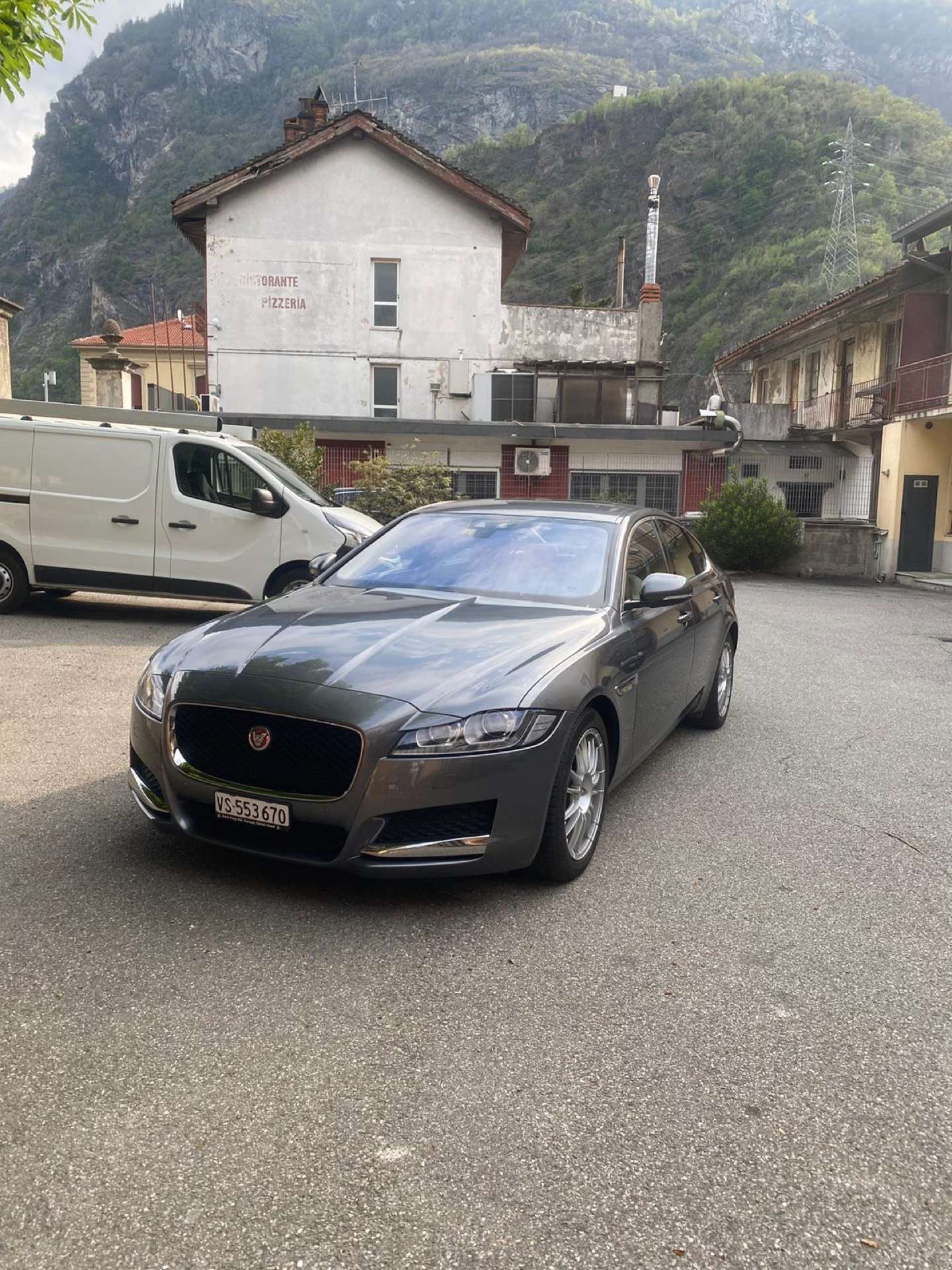 Jaguar XF2.0d Pure Business edition 180cv auto