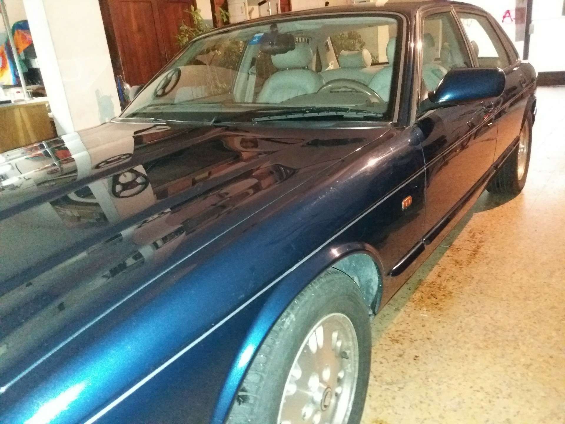 Jaguar XJ4.0 Sovereign