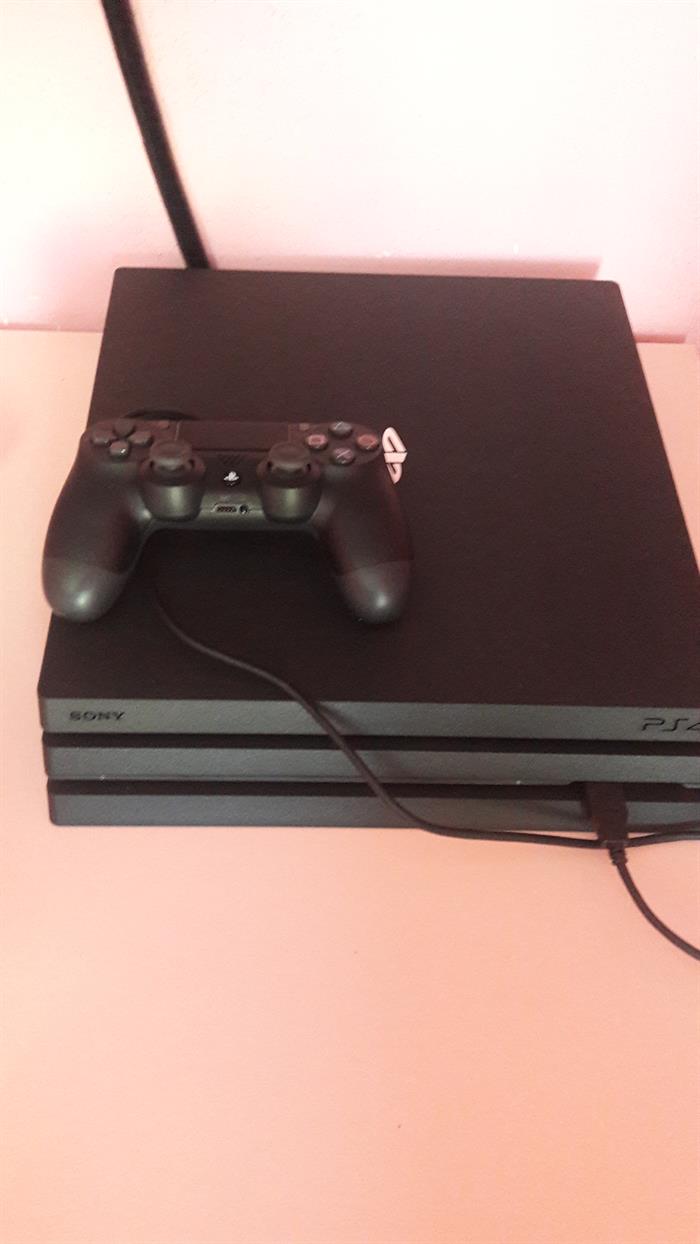 PLAYSTATION 4 PRO 1 TB