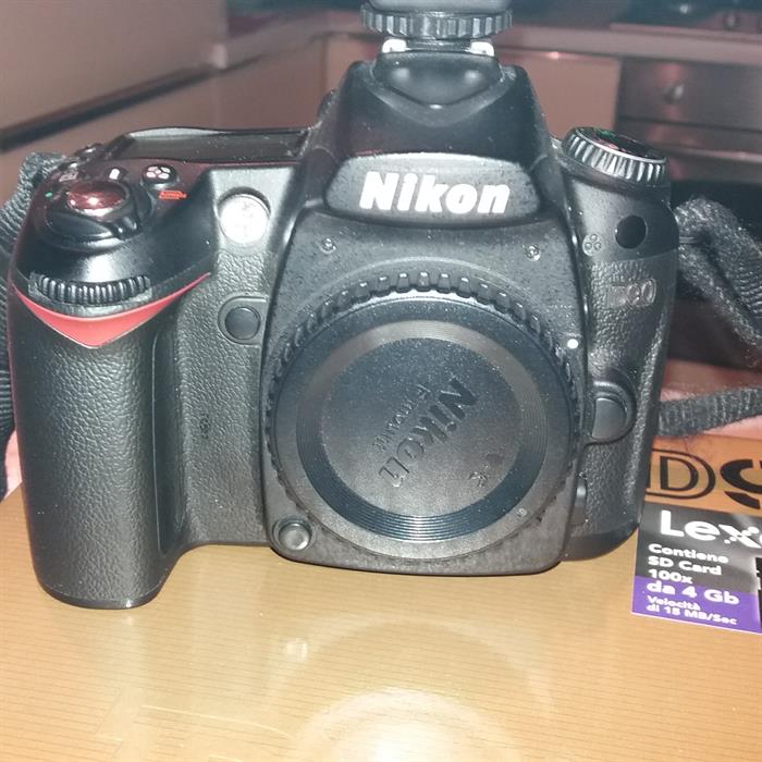 NIKON D90