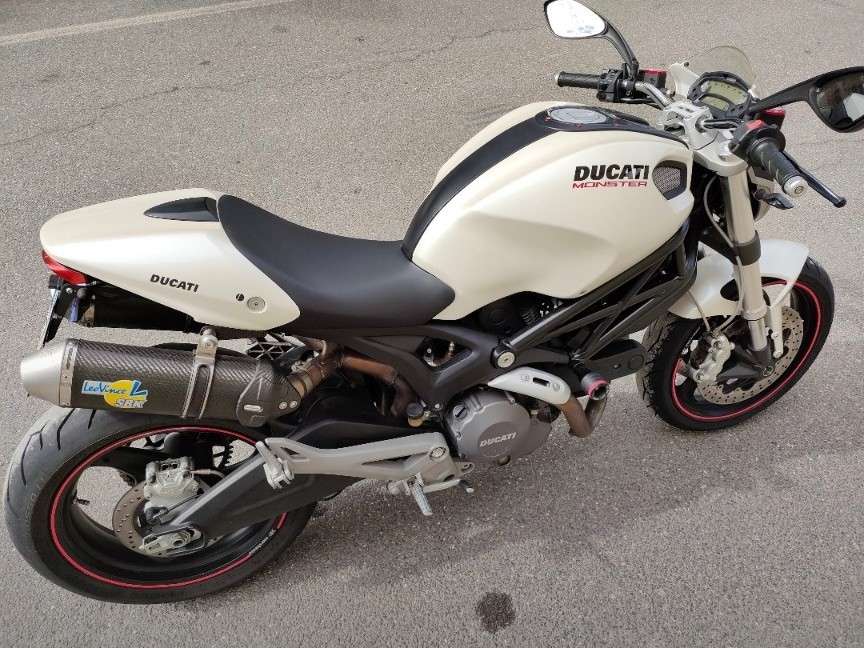 Ducati Monster 696