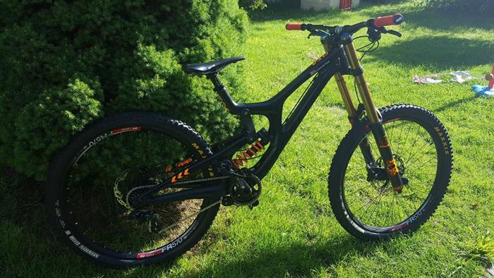 2016 SANTA CRUZ V10 CC MEDIUM DOWNHILL