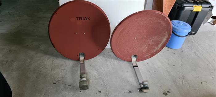 2 PARABOLE SATELLITARI TRIAX