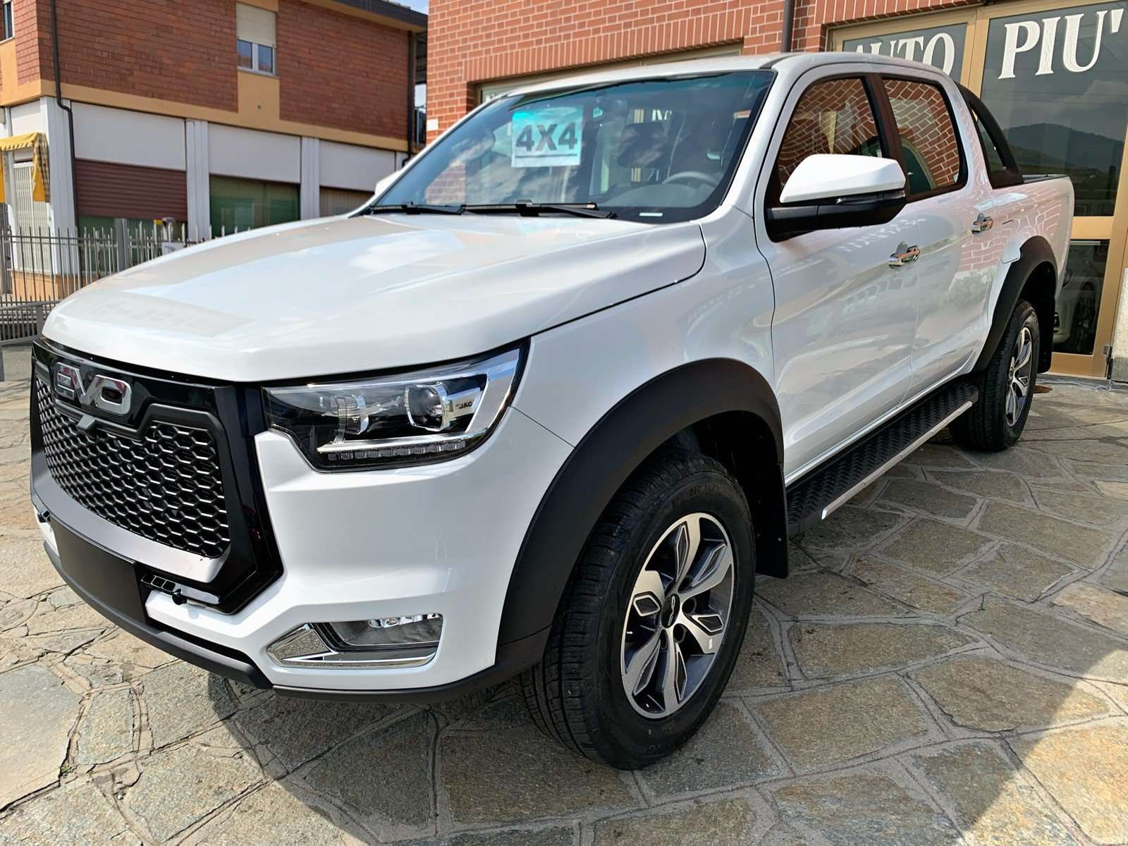 DR Automobiles EVO Cross4 pick up 4WD