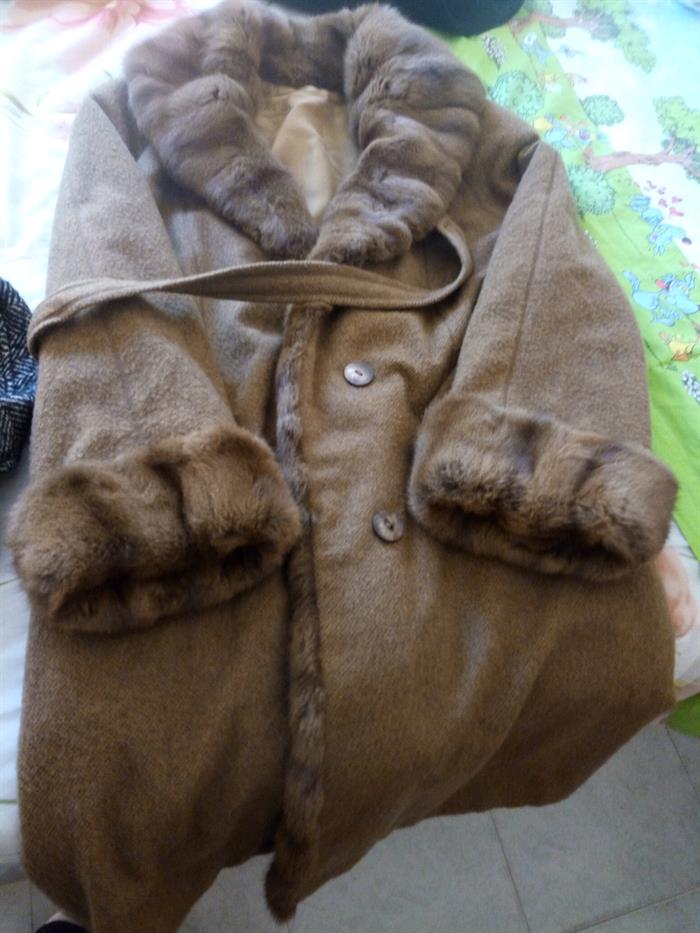 CAPPOTTO CON PELLICCIA FENDI