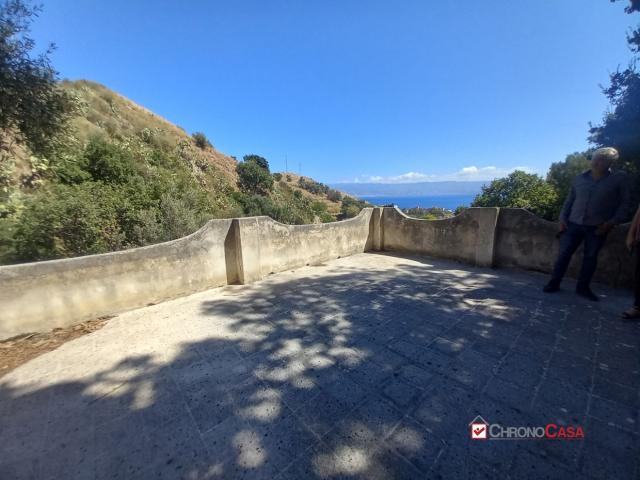 Terreno coltivato a limoneto con casa e pozzo trivella mili marina