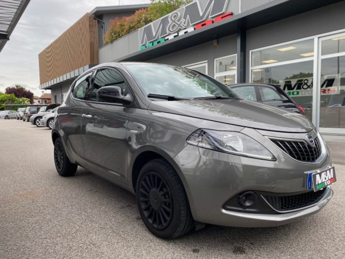 LANCIA Ypsilon 3ª serie Ypsilon 1.0 FireFly 5 porte S&S Hybrid Ecochic Silver