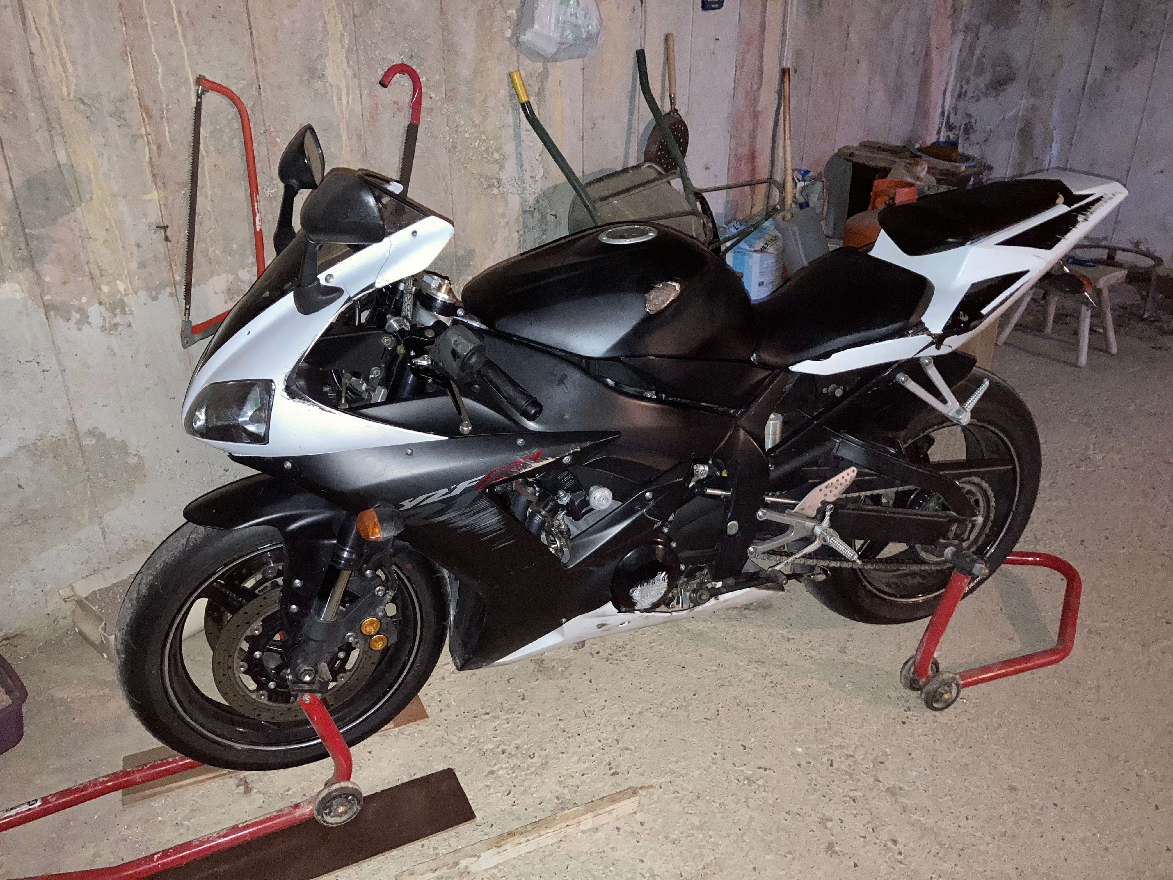 Yamaha YZF-R1R1 del 2003. Primo modello iniezione elettronica