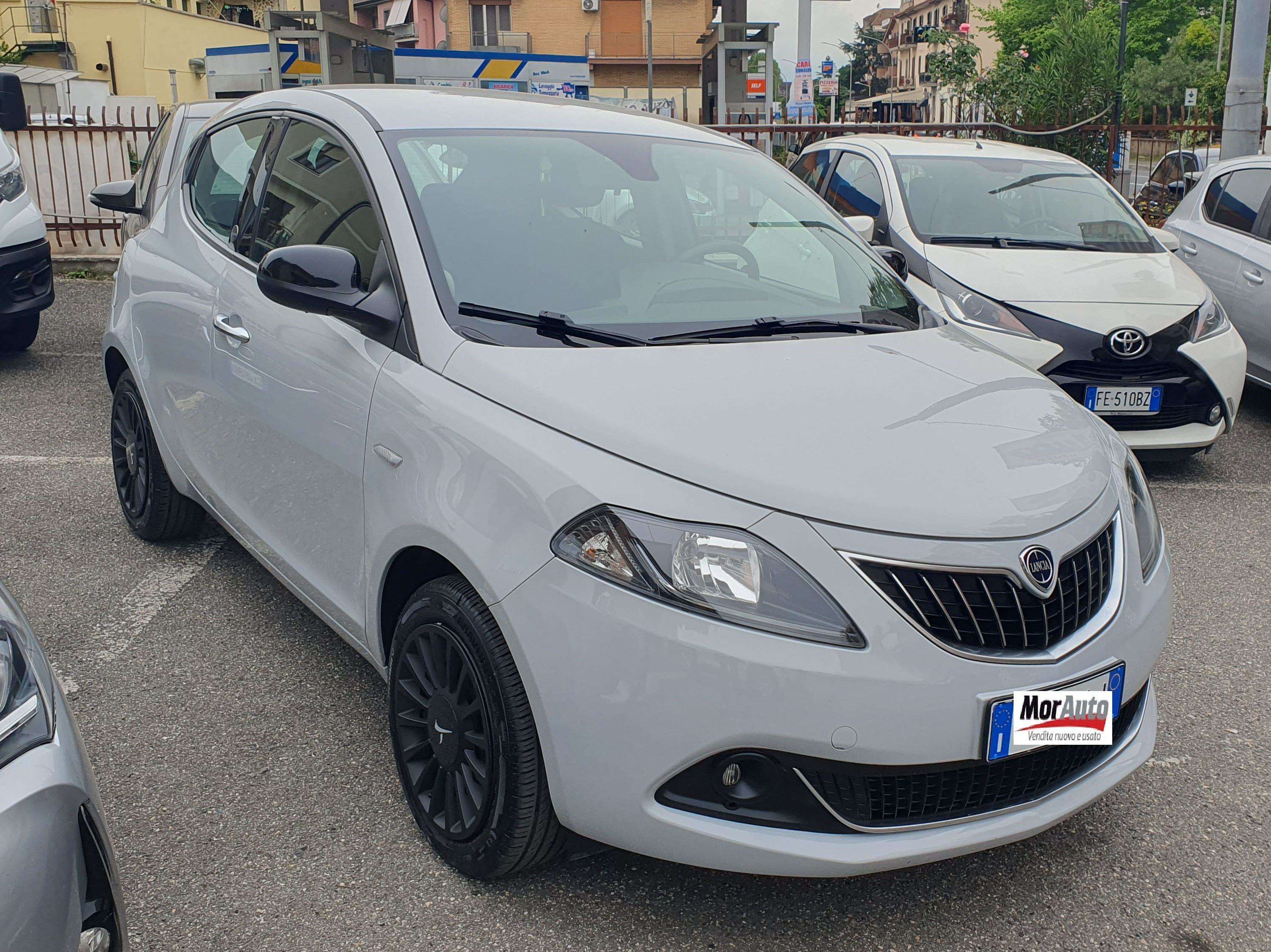 Lancia YpsilonYpsilon 1.0  hybrid Ecochic silver