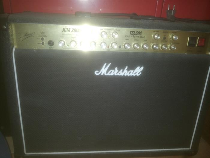 MARSHALL JCM 2000