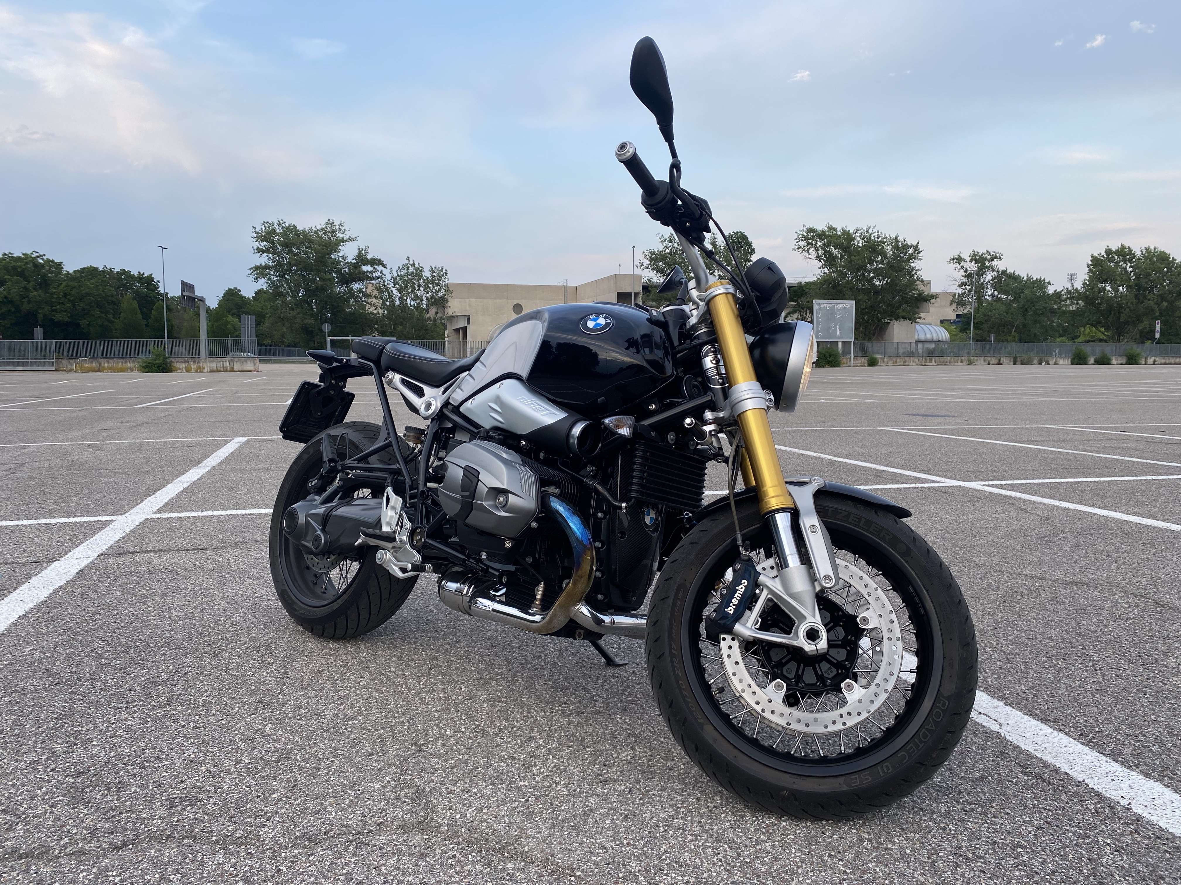 BMW R nineT